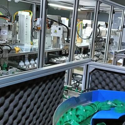 China Laundry Detergent Cap Assembly Machine For Simultaneous Assembly Of Two Sizes Of Products for sale
