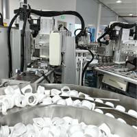 China Turntable Type Non-standard Automated Milk Cap Assembly Machine With Thick Material Not Easy To Be Damaged for sale