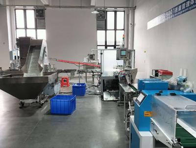 China Screwing Machine And Packing Machine Connected Together For Production Whole Line for sale