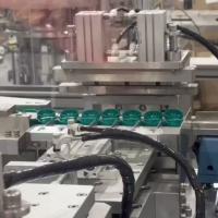 China Customizable Cap Assembly Machine with Servo Mechanism 98% Efficiency for sale