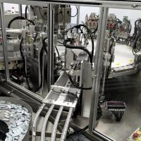 China High-Speed Euro Cap Assembly Machine with 3600-1400pcs/hr Output and 99% Qualified Rate for Pharmaceutical Industry for sale