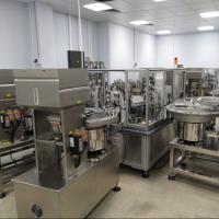 China Euro Cap Assembly Machine with 14000-15000pcs/h Capacity, PLC Control, and Stainless Steel Construction for IV Infusion Caps for sale