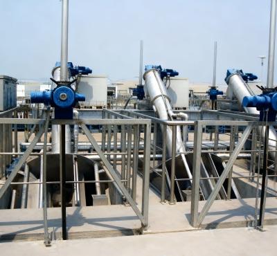 China SS304 Stainless Steel Screw Press Sludge Dewatering Machine with 0.5-20 m3/h Capacity and Automatic PLC Control for sale