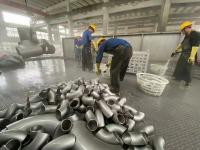 China DN40 SCH80 stainless steel elbow/tee/reducing pipe/cap/flange pipe fitting for sale