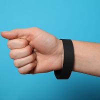 China Custom Tyvek Event Wristbands Barcode Number Waterproof Event Party Identification Admission Paper Bracelet Band for sale