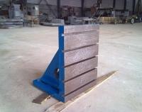China High Precision Cast Iron Angle Plate with T-Slot - HT200-350 Material, HB170-240 Hardness, Multiple Sizes 200x200mm to 800x600mm for sale