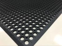 China Rubber floor mat  Hotel kitchen rubber floor mat  Round hole rubber floor mat for sale