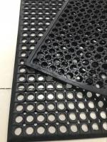 China Rubber floor mat  Hotel kitchen rubber floor mat  Round hole rubber floor mat for sale