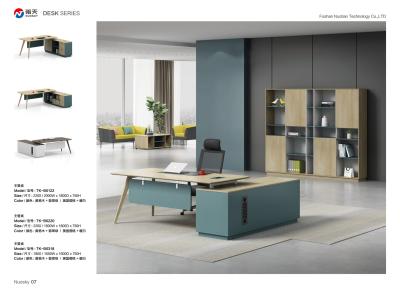 China Emerald Green Executive Office Desks 25mm 0.28 Cbm For CEO Manager Boxwood E1 MDF for sale