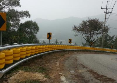China 4 Meters Roller Crash Barrier Made from strength Steel Supporting up to 150 Kg Ideal for Industrial Safety Applications for sale