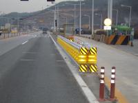 China Diameter 245 350 Mm Roller Size Highway Roller Barrier Providing 10 Years Lifetime and 300 Meters Day Output for Roadway Safety for sale