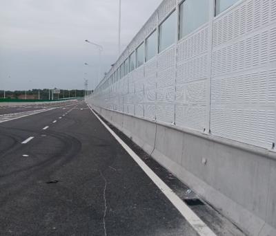 China Customizable Gray/Green Noise Barrier for UV Resistance and 20-50dB Sound Insulation for sale
