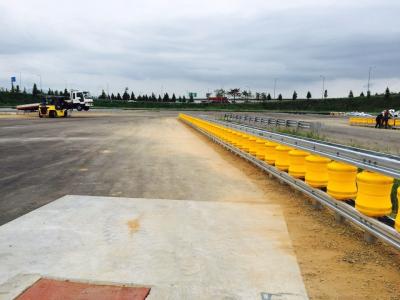 China EVA Roller Material Rolling Guardrail Barrier Red Fence Color Customed Allowed Durable Safety Solution for Road Protection for sale