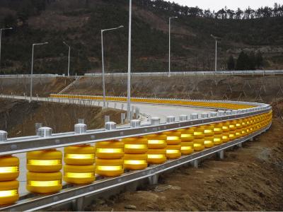 China Diameter 245 350 Mm Roller Size Highway Roller Barrier Featuring 10 Years Lifetime and 300 Meters day Output for Traffic Control for sale