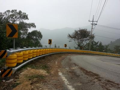 China Anti Corrosion Polyurethane Highway Roller Barrier for sale