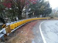 China 3pcs Beam Rolling Barrier with Guardrail Zinc Coating 85um600g per square meter Heavy Duty Traffic Safety Barrier System for sale