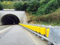 China Double Buckets Or Single Bucket Guardrail Manufacture for Your Construction Needs Standard JT/T281-2007 for sale