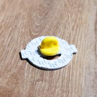 China Round Zinc Alloy Die Cast Custom Enamel Pin 30x25mm White Painting Promotional Gift for sale