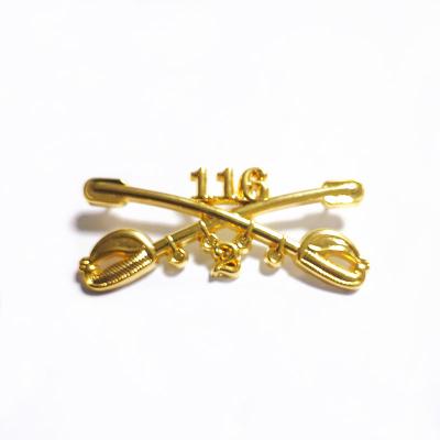 China Gold Zinc Alloy 3D Custom Metal Pin Badges 2.25 Inch Cavalry Regimental Crossed Sabers for sale