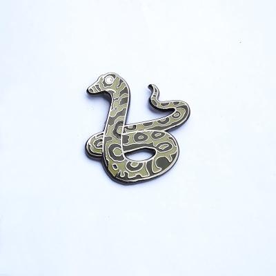 China Custom Hard Enamel Pins 35mm Zinc Alloy Snake Shape Black Nickel Finish for sale
