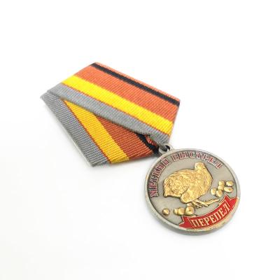 China Custom Russian Style Two Tones Medal Badge 32mm Brass with Moiré Ribbon for sale