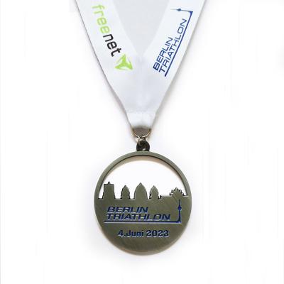 China Custom Antique Silver Triathlon Medal Zinc Alloy Diecast 60mm with Heat Transfer Ribbon for sale