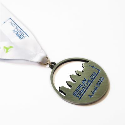 China Metal Triathlon Medal Round 60mm Die Casting Logo Antique Silver Finish 3mm for sale