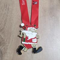 China Zinc Alloy Christmas Santa Run Medal 80mm Gold Plated Customizable Souvenir for sale