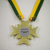 China Custom 5mm Thick Diecast Zinc Alloy Gold Plated Carnival Medal with Ribbon Attachment for sale