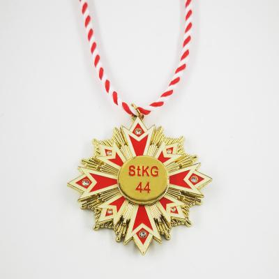 China 3D Diecast Zinc Alloy Carnival Medal 62mm Gold Plated Soft Enamel with Epoxy Colors for sale