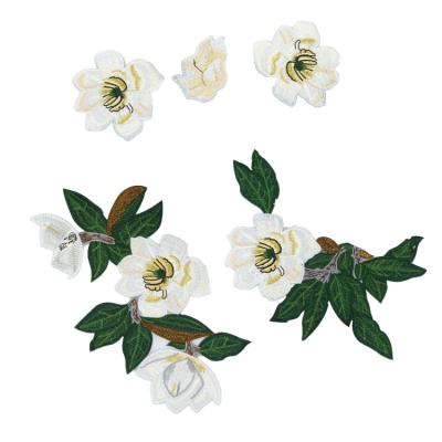China Flower Lace Embroidery Eco-Friendly Felt Sew-On Clothing Decorative Patches Computer Embroidered Badges Patch for sale