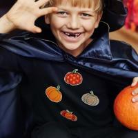 China Custom Halloween Thanksgiving Pumpkin Iron Patches for Jackets Autumn Embroidered Appliques for Clothes Gifts Design Patches for sale