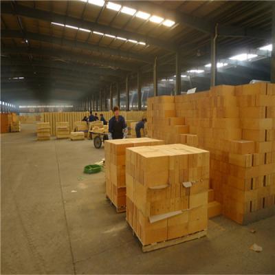 China Andalusite Based Furnace Fire Brick , High Heat Bricks For Hot Blast Stove for sale