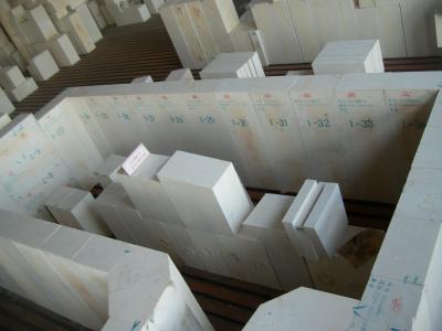 China Professional Custom Corundum Brick 48.3% Alumina For Side Walls / Working Ends for sale