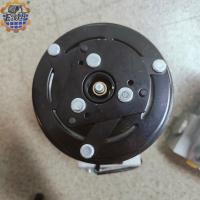 China 11Q6-90040 11Q6-90041 AC Compressor For R210-7 R210LC-7 Excavator Parts for sale