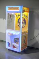 China Coin Operated Crane Claw Machine 80x90x205cm Arcade Game with CE Certificate for sale