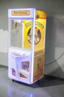 China Coin Operated Crane Claw Machine 80x90x205cm Arcade Game with CE Certificate for sale