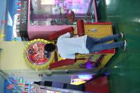 China Coin Operated Crane Claw Machine 90x80x200cm with LED Lights and Music for Amusement Parks for sale