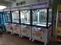 China Colorful Park Mini Claw Crane Machine 80x85x190cm with LED Lighting and CE Certification for sale