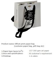 China China suppliers Luxury Christmas Paper Gift Carrier Bag Wholesale,Low Cost Ribbon Handle Gift Carrier Custom Made Design for sale