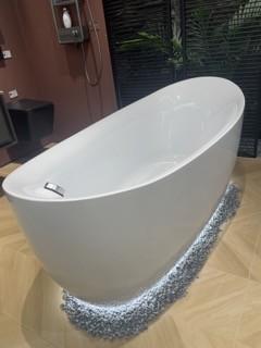 China Customization Oval Stand Alone Bathtub Egg Shaped Freestanding Bath Space Saving for sale