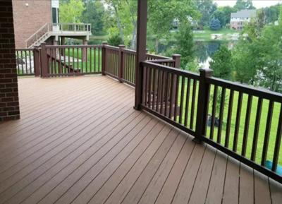 China Modern Sleek Balcony Ss Glass Railing Metal And Glass Balustrade Easy Maintenance for sale