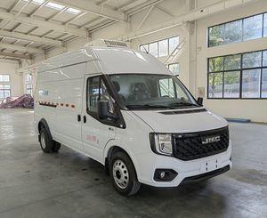 China Made in China Ford 4*2 Bread Refrigerated Truck 2 Ton Freezer Truck Transport Box Truck for sale