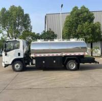 China Isuzu 4X2 Sprinkler Truck with Robust Water Tank Design for sale