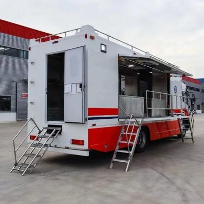 China Excellent DFAC 4X2 Mobile Kitchen Food Truck with Stainless Steel Kitchenware for Serving 200 Person′ S Food Supply for sale