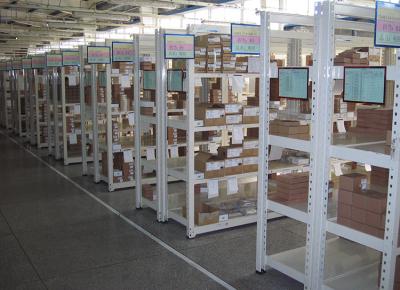 China Medium Duty Steel Storage Rack 200-300kg Capacity 55x55mm Upright Customizable Industrial Shelving for sale