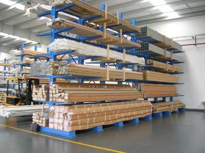 China Powder Coated Double Sided Cantilever Racking Heavy Duty Steel Storage Rack 2000kg Capacity for sale