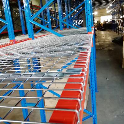 China Heavy Duty Steel Wire Mesh Decking 500-2000kg Load Capacity for Pallet Racking Warehouse Storage for sale