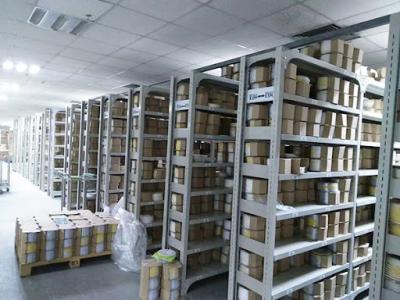 China Q235 Steel Warehouse Shelving 200-300kg Capacity Medium Duty Storage Racks Customizable Sizes for sale