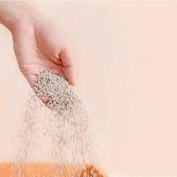 China Grey Spherical Bentonite Cat Litter 0.8-3.8mm Natural Clay Dust-Free Fast Clumping Pet Care for sale